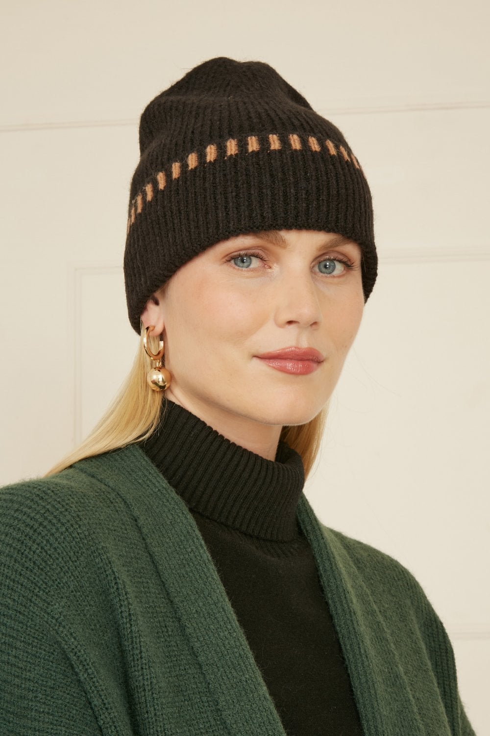 Yumi Black Two Tone Ribbed Beanie – Experience Boutique